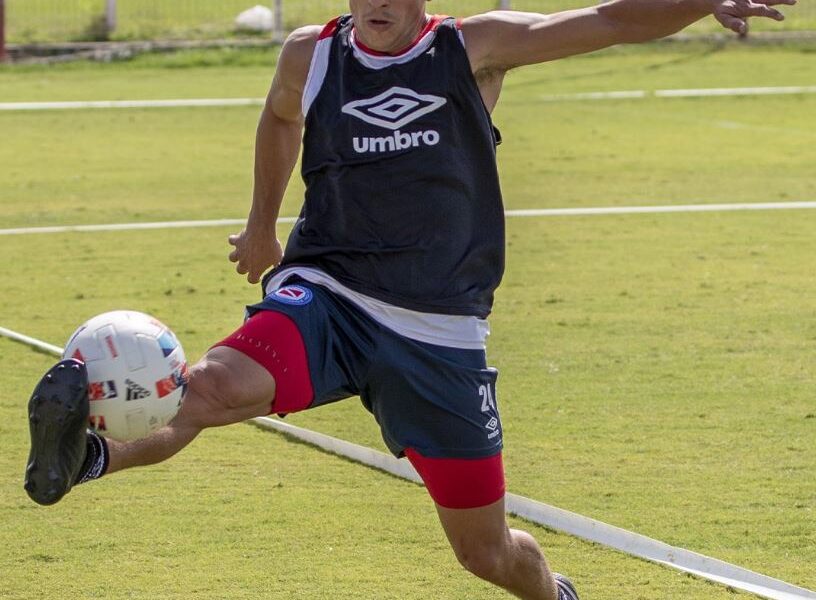 Sánchez volverá a ser operado de la rodilla en Argentinos