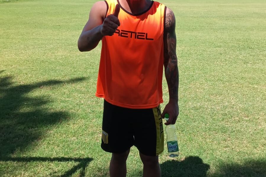 Brian Fernández se entrenó en Almirante Brown y será refuerzo